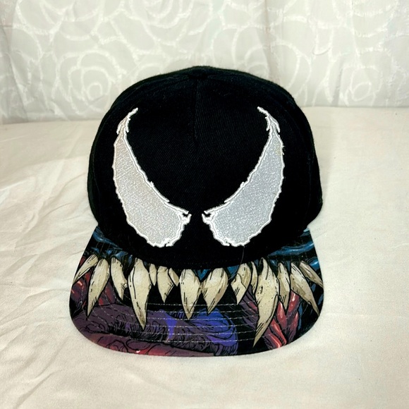 Marvel | Accessories | Marvel Black White And Red Venom Snapback ...